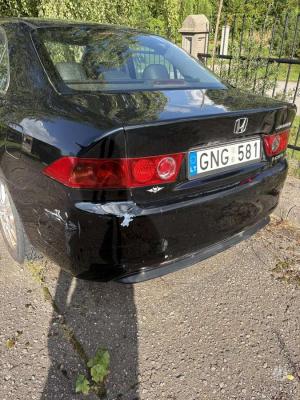 Black Honda Accord 2004 in Plunge, with an engine capacity of 2.20 L and mileage of 280 thousand km for 700 €, photo 6 on AUTOMOTO.COM.LV