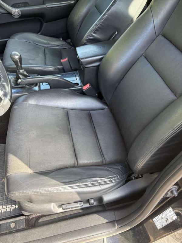 Black Honda Accord 2004 in Plunge, with an engine capacity of 2.20 L and mileage of 280 thousand km for 700 €, photo 8 on AUTOMOTO.COM.LV