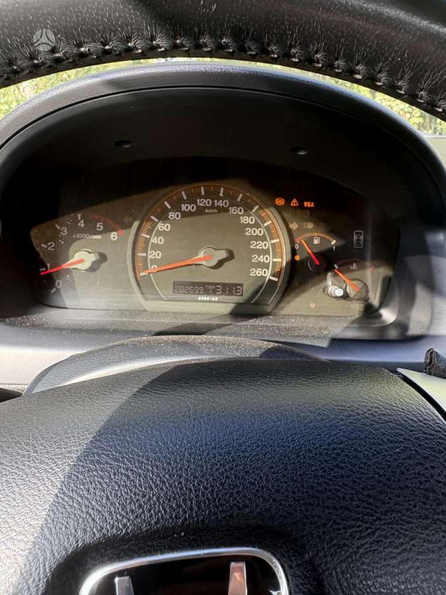 Black Honda Accord 2004 in Plunge, with an engine capacity of 2.20 L and mileage of 280 thousand km for 700 €, photo 9 on AUTOMOTO.COM.LV