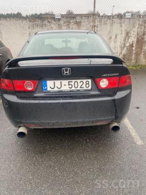 Melns Honda Accord 2005 Rīga, ar dzinēja tilpumu 2.20 L un nobraukumu 298 tūkst. km par 1500 €, foto  vietnē AUTOMOTO.COM.LV