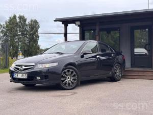 Melns Honda Accord 2005 Rīga, ar dzinēja tilpumu 2.40 L un nobraukumu 355 tūkst. km par 790 €, foto  vietnē AUTOMOTO.COM.LV