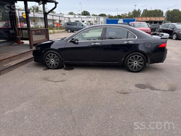Black Honda Accord 2005 in Riga, with an engine capacity of 2.40 L and mileage of 355 thousand km for 790 €, photo 4 on AUTOMOTO.COM.LV