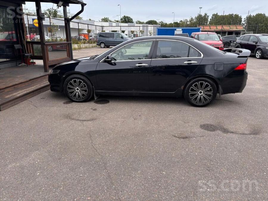 Melns Honda Accord 2005 Rīga, ar dzinēja tilpumu 2.40 L un nobraukumu 355 tūkst. km par 790 €, foto 5 vietnē AUTOMOTO.COM.LV