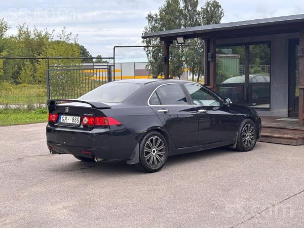 Black Honda Accord 2005 in Riga, with an engine capacity of 2.40 L and mileage of 355 thousand km for 790 €, photo 6 on AUTOMOTO.COM.LV