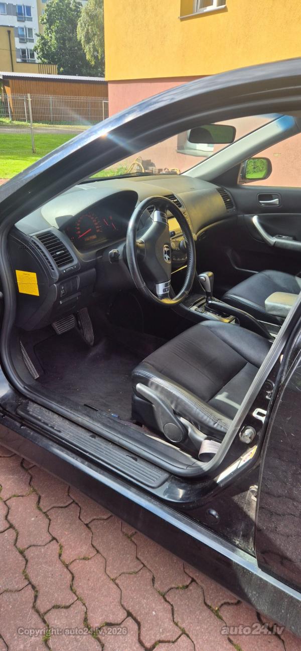 Black Honda Accord 2005 in Tallinn, with an engine capacity of 2.00 L and mileage of 0 thousand km for 1900 €, photo 8 on AUTOMOTO.COM.LV