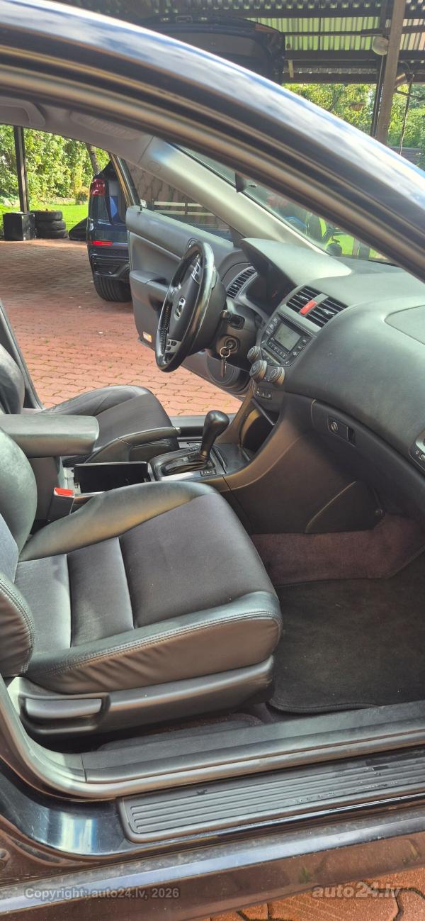 Black Honda Accord 2005 in Tallinn, with an engine capacity of 2.00 L and mileage of 0 thousand km for 1900 €, photo 9 on AUTOMOTO.COM.LV