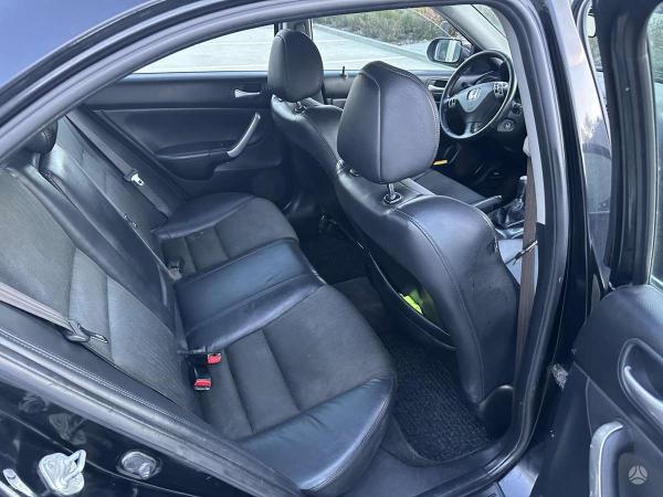 Black Honda Accord 2005 in Vilnius, with an engine capacity of 2.20 L and mileage of 320 thousand km for 1500 €, photo 6 on AUTOMOTO.COM.LV