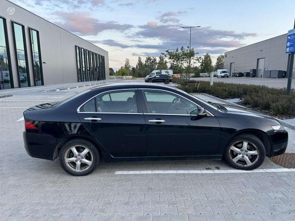Black Honda Accord 2005 in Vilnius, with an engine capacity of 2.20 L and mileage of 320 thousand km for 1500 €, photo 10 on AUTOMOTO.COM.LV