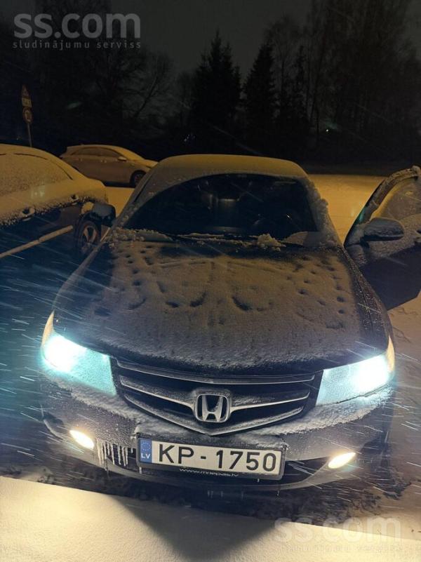 Black Honda Accord 2006 in Jelgava, with an engine capacity of 2.20 L and mileage of 289 thousand km for 2700 €, photo 1 on AUTOMOTO.COM.LV