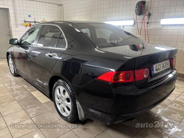 Black Honda Accord 2006 in Tallinn, with an engine capacity of 2.00 L and mileage of 228 thousand km for 1900 €, photo 2 on AUTOMOTO.COM.LV