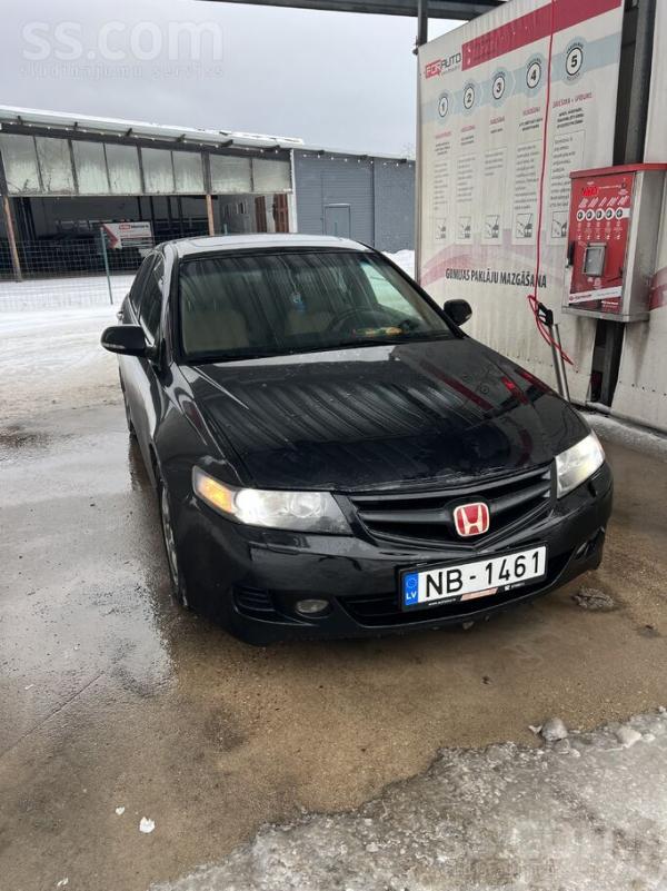 Black Honda Accord 2006 in Riga, with an engine capacity of 2.40 L and mileage of 203 thousand km for 3000 €, photo 6 on AUTOMOTO.COM.LV