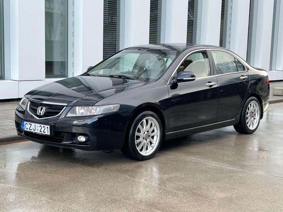 Black Honda Accord 2006 in Vilnius, with an engine capacity of 2.35 L and mileage of 320 thousand km for 1250 €, photo 1 on AUTOMOTO.COM.LV