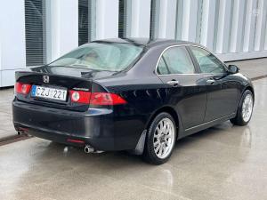 Black Honda Accord 2006 in Vilnius, with an engine capacity of 2.35 L and mileage of 320 thousand km for 1250 €, photo 4 on AUTOMOTO.COM.LV