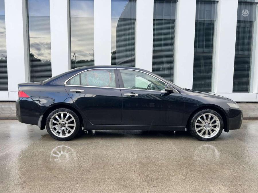 Black Honda Accord 2006 in Vilnius, with an engine capacity of 2.35 L and mileage of 320 thousand km for 1250 €, photo 6 on AUTOMOTO.COM.LV
