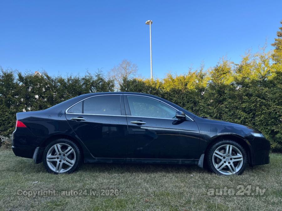 Black Honda Accord 2007 in Viljandi, with an engine capacity of 2.00 L and mileage of 282 thousand km for 2900 €, photo 1 on AUTOMOTO.COM.LV