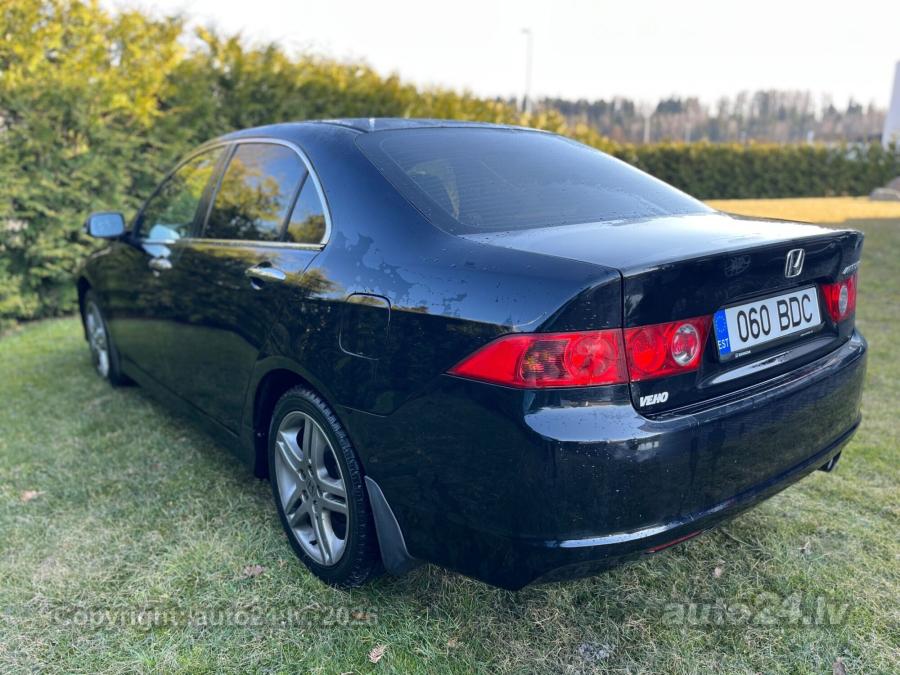 Black Honda Accord 2007 in Viljandi, with an engine capacity of 2.00 L and mileage of 282 thousand km for 2900 €, photo 6 on AUTOMOTO.COM.LV