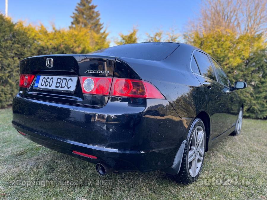 Black Honda Accord 2007 in Viljandi, with an engine capacity of 2.00 L and mileage of 282 thousand km for 2900 €, photo 7 on AUTOMOTO.COM.LV