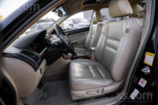 Melns Honda Accord 2007 Jelgava, ar dzinēja tilpumu 2.20 L un nobraukumu 0 tūkst. km par 2200 €, foto 8 vietnē AUTOMOTO.COM.LV