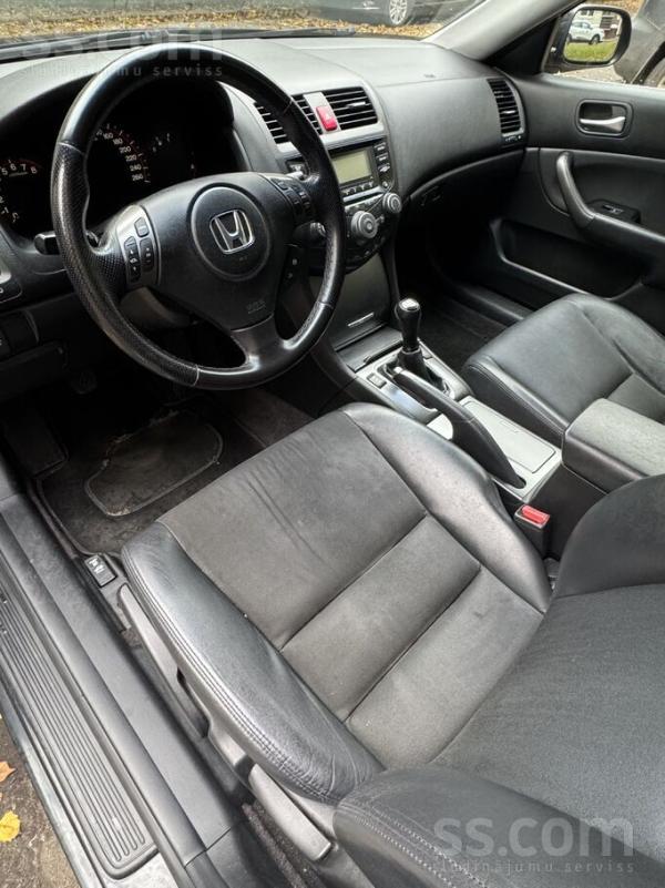 Black Honda Accord 2007 in Riga, with an engine capacity of 2.00 L and mileage of 184 thousand km for 5000 €, photo 9 on AUTOMOTO.COM.LV