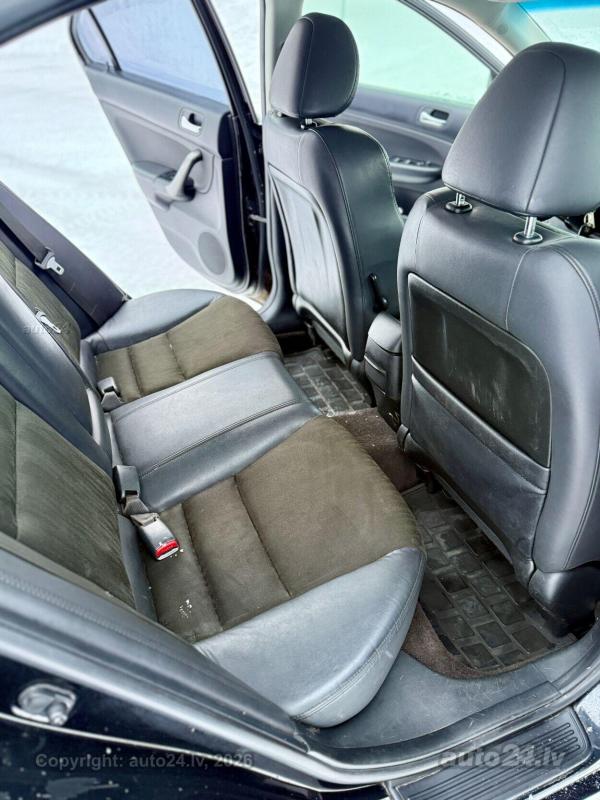 Melns Honda Accord 2008 Tallina, ar dzinēja tilpumu 2.20 L un nobraukumu 275 tūkst. km par 1400 €, foto 11 vietnē AUTOMOTO.COM.LV