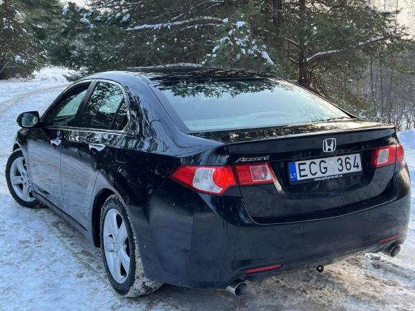 Black Honda Accord 2008 in Vilnius, with an engine capacity of 2.35 L and mileage of 277 thousand km for 3450 €, photo 9 on AUTOMOTO.COM.LV