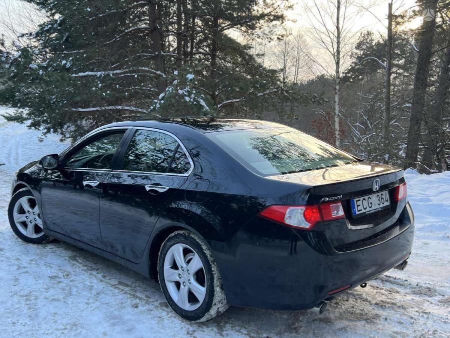 Black Honda Accord 2008 in Vilnius, with an engine capacity of 2.35 L and mileage of 277 thousand km for 3450 €, photo 12 on AUTOMOTO.COM.LV