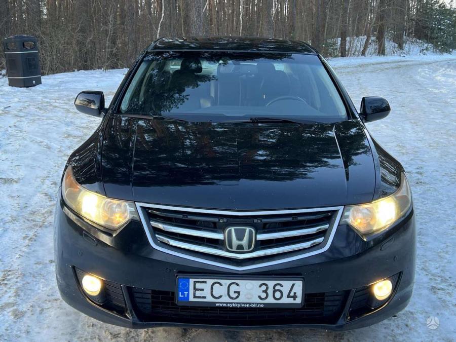 Black Honda Accord 2008 in Vilnius, with an engine capacity of 2.35 L and mileage of 277 thousand km for 3450 €, photo 18 on AUTOMOTO.COM.LV