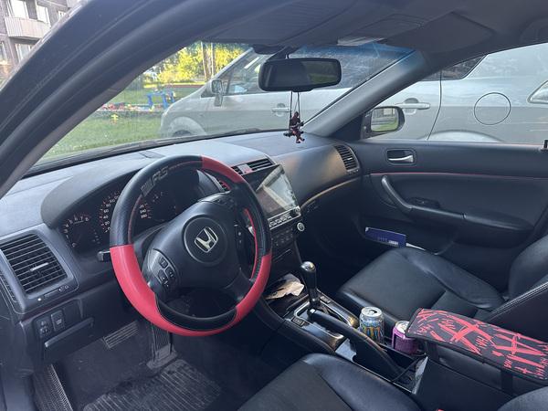 Black Honda Accord 2008 in Tallinn, with an engine capacity of 2.00 L and mileage of 242 thousand km for 4000 €, photo 6 on AUTOMOTO.COM.LV