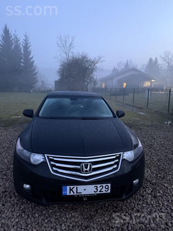 Melns Honda Accord 2008 Jelgava, ar dzinēja tilpumu 2.20 L un nobraukumu 306 tūkst. km par 3700 €, foto 3 vietnē AUTOMOTO.COM.LV