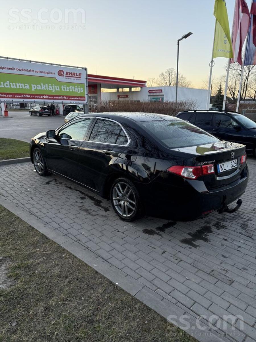 Melns Honda Accord 2008 Jelgava, ar dzinēja tilpumu 2.20 L un nobraukumu 306 tūkst. km par 3700 €, foto 6 vietnē AUTOMOTO.COM.LV