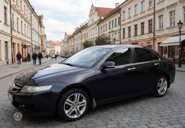 Black Honda Accord 2008 in Siauliai, with an engine capacity of 2.00 L and mileage of 172 thousand km for 3850 €, photo 1 on AUTOMOTO.COM.LV