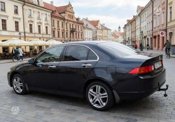 Black Honda Accord 2008 in Siauliai, with an engine capacity of 2.00 L and mileage of 172 thousand km for 3850 €, photo 2 on AUTOMOTO.COM.LV