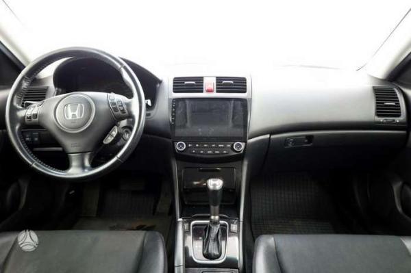 Black Honda Accord 2008 in Siauliai, with an engine capacity of 2.00 L and mileage of 172 thousand km for 3850 €, photo 3 on AUTOMOTO.COM.LV