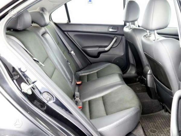 Black Honda Accord 2008 in Siauliai, with an engine capacity of 2.00 L and mileage of 172 thousand km for 3850 €, photo 6 on AUTOMOTO.COM.LV