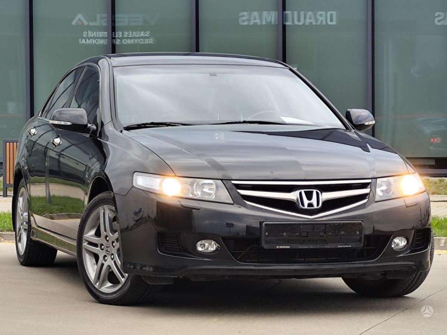 Melns Honda Accord 2008 Šauļi, ar dzinēja tilpumu 2.00 L un nobraukumu 173 tūkst. km par 3750 €, foto 1 vietnē AUTOMOTO.COM.LV