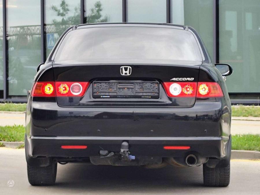Melns Honda Accord 2008 Šauļi, ar dzinēja tilpumu 2.00 L un nobraukumu 173 tūkst. km par 3750 €, foto 9 vietnē AUTOMOTO.COM.LV