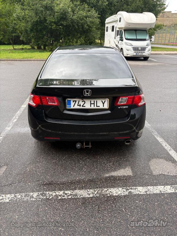 Melns Honda Accord 2008 Tallina, ar dzinēja tilpumu 2.00 L un nobraukumu 288 tūkst. km par 4000 €, foto 4 vietnē AUTOMOTO.COM.LV