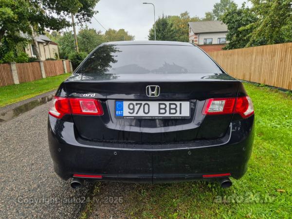 Honda Accord 2008 in Tallinn on AUTOMOTO.COM.LV Black Honda Accord 2008 in Tallinn, with an engine capacity of 2.40 L and mileage of 202 thousand km for 4999 €, photo 5 on AUTOMOTO.COM.LV