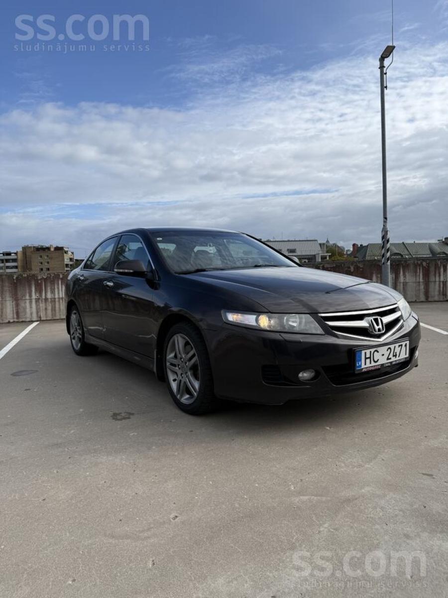 Black Honda Accord 2008 in Riga, with an engine capacity of 2.00 L and mileage of 233 thousand km for 2199 €, photo 3 on AUTOMOTO.COM.LV