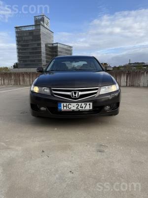 Black Honda Accord 2008 in Riga, with an engine capacity of 2.00 L and mileage of 233 thousand km for 2199 €, photo 4 on AUTOMOTO.COM.LV