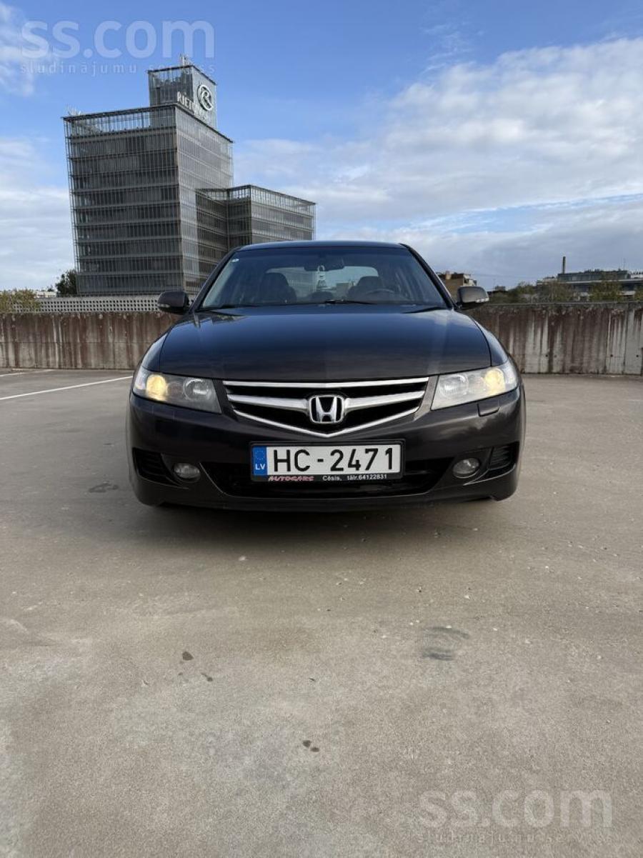 Black Honda Accord 2008 in Riga, with an engine capacity of 2.00 L and mileage of 233 thousand km for 2199 €, photo 4 on AUTOMOTO.COM.LV
