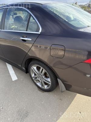 Black Honda Accord 2008 in Riga, with an engine capacity of 2.00 L and mileage of 233 thousand km for 2199 €, photo 8 on AUTOMOTO.COM.LV