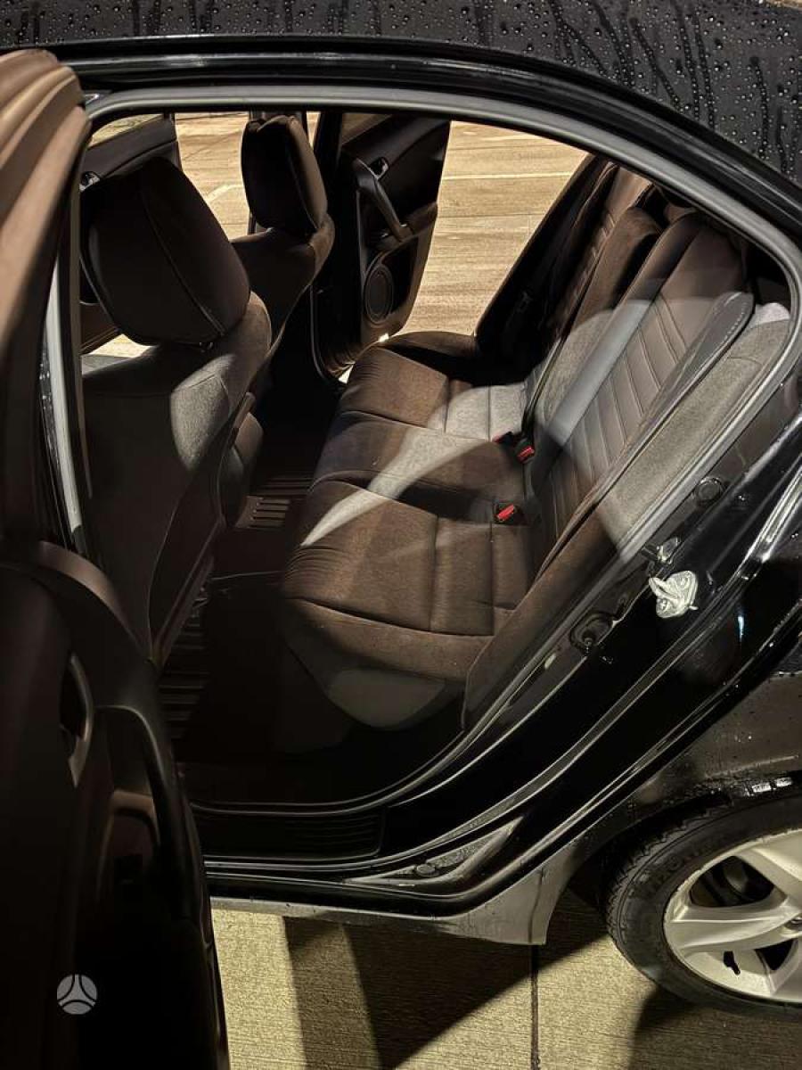 Melns Honda Accord 2008 Viļņa, ar dzinēja tilpumu 2.00 L un nobraukumu 251 tūkst. km par 3300 €, foto 12 vietnē AUTOMOTO.COM.LV