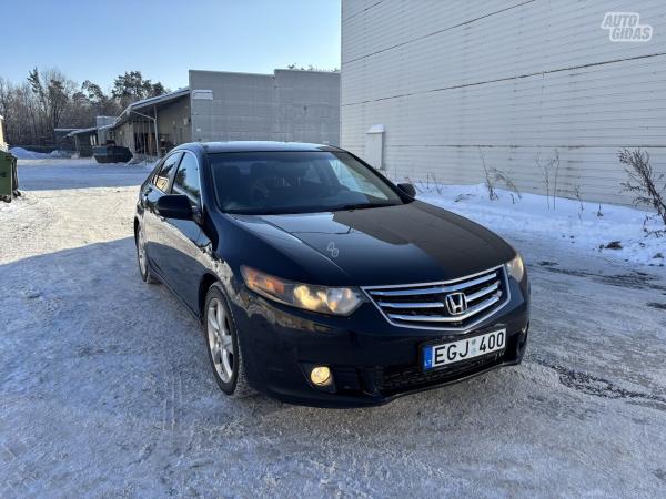 Black Honda Accord 2009 in Vilnius, with an engine capacity of 2.00 L and mileage of 176 thousand km for 2700 €, photo 1 on AUTOMOTO.COM.LV