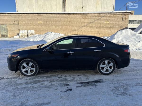 Black Honda Accord 2009 in Vilnius, with an engine capacity of 2.00 L and mileage of 176 thousand km for 2700 €, photo 4 on AUTOMOTO.COM.LV