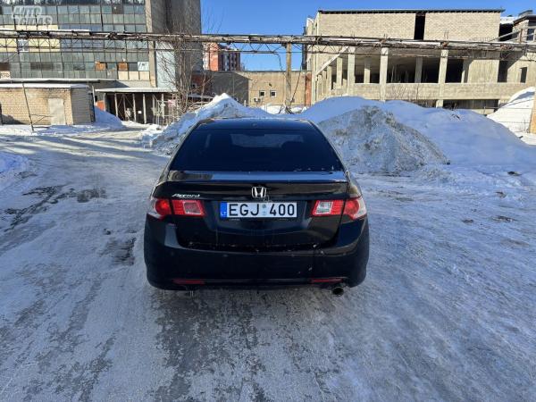 Black Honda Accord 2009 in Vilnius, with an engine capacity of 2.00 L and mileage of 176 thousand km for 2700 €, photo 6 on AUTOMOTO.COM.LV