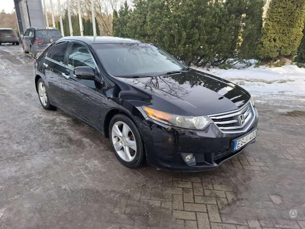Melns Honda Accord 2009 Viļņa, ar dzinēja tilpumu 2.00 L un nobraukumu 176 tūkst. km par 4300 €, foto 3 vietnē AUTOMOTO.COM.LV