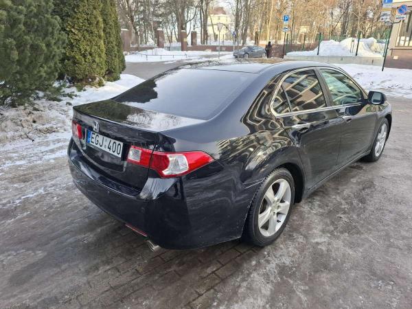 Melns Honda Accord 2009 Viļņa, ar dzinēja tilpumu 2.00 L un nobraukumu 176 tūkst. km par 4300 €, foto 5 vietnē AUTOMOTO.COM.LV