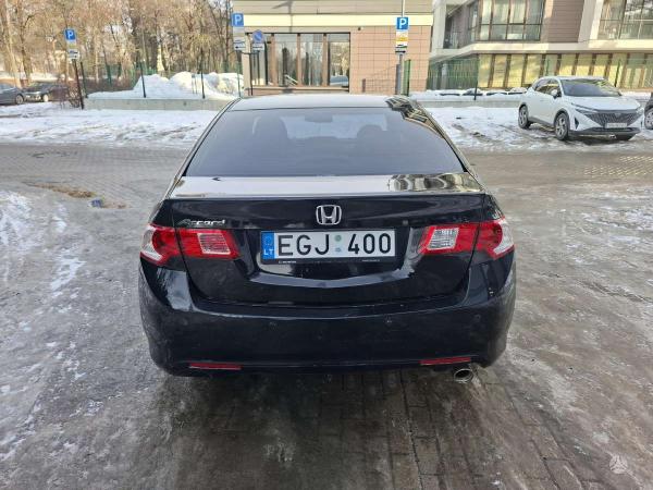 Melns Honda Accord 2009 Viļņa, ar dzinēja tilpumu 2.00 L un nobraukumu 176 tūkst. km par 4300 €, foto 6 vietnē AUTOMOTO.COM.LV