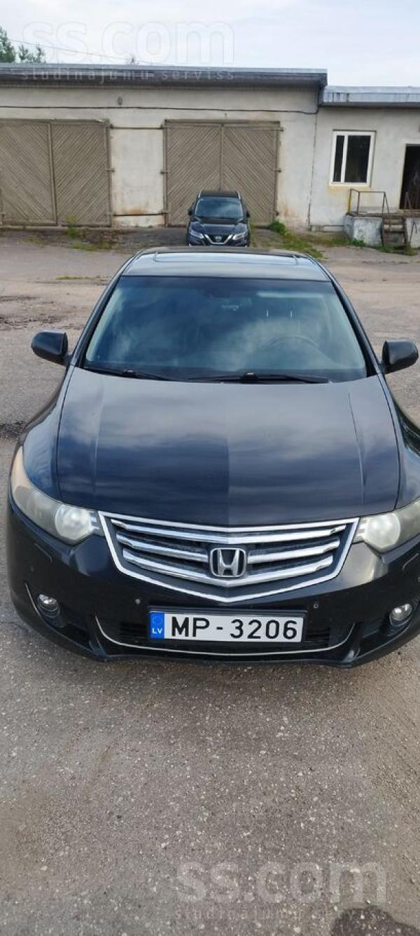 Black Honda Accord 2009 in Jurmala, with an engine capacity of 2.20 L and mileage of 374 thousand km for 1500 €, photo 3 on AUTOMOTO.COM.LV